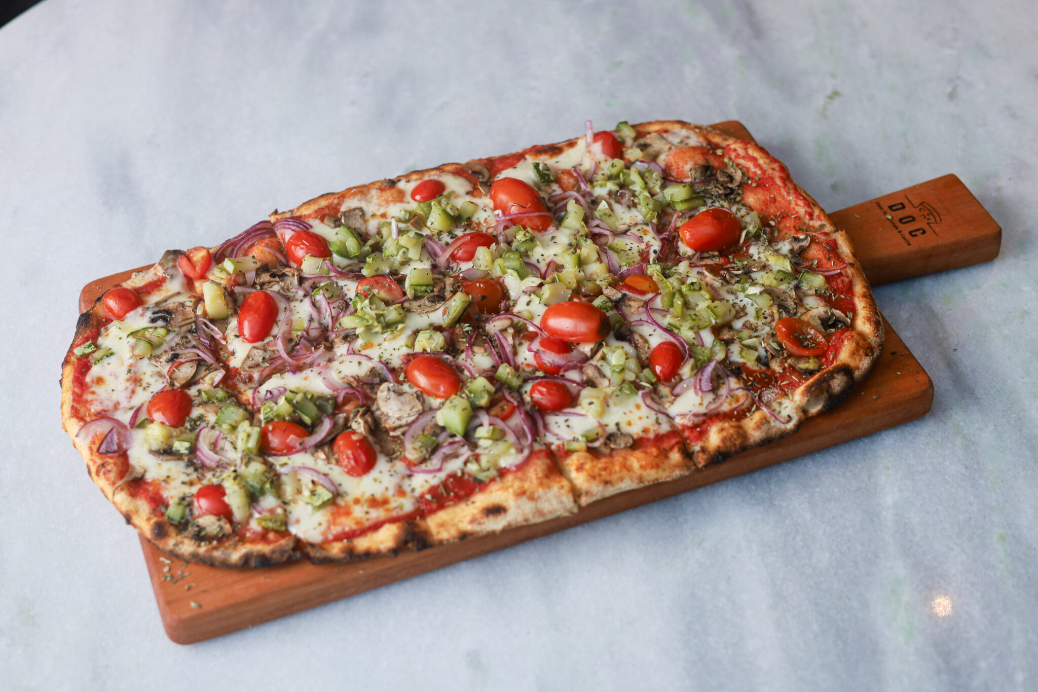 DOC Pizza Artigianale & Cucina amplia cardápio e apresenta Pizza Romana ...